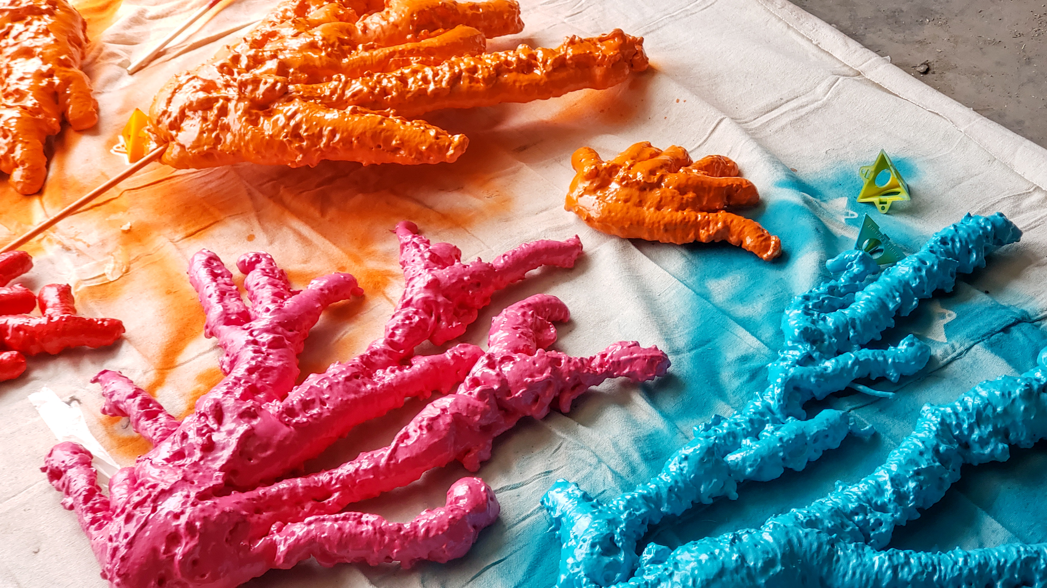 4 easy steps to make DIY coral for party decorations - Tidy Mo