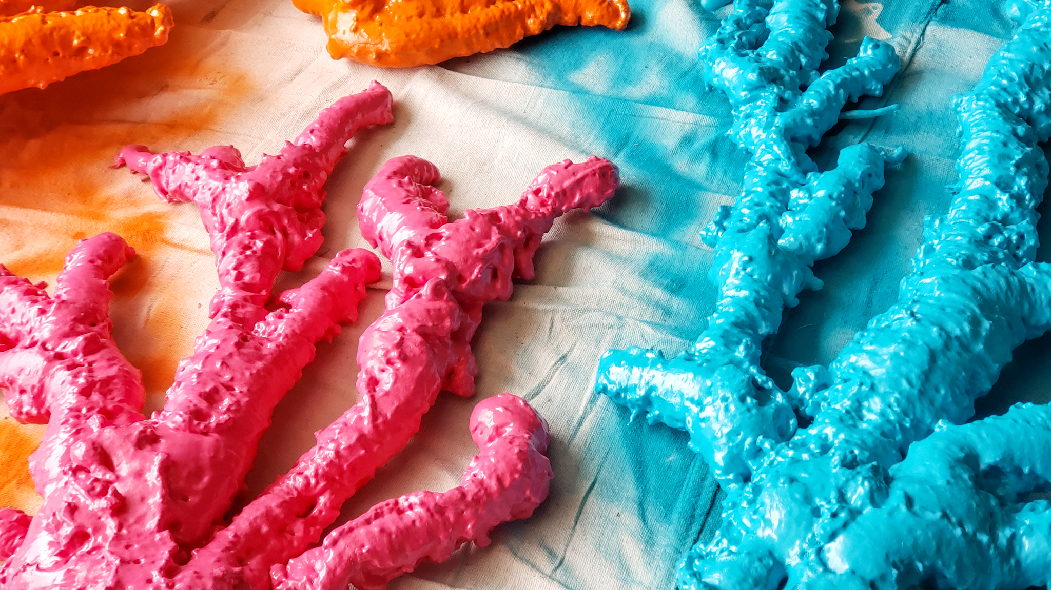4 easy steps to make DIY coral for party decorations - Tidy Mo